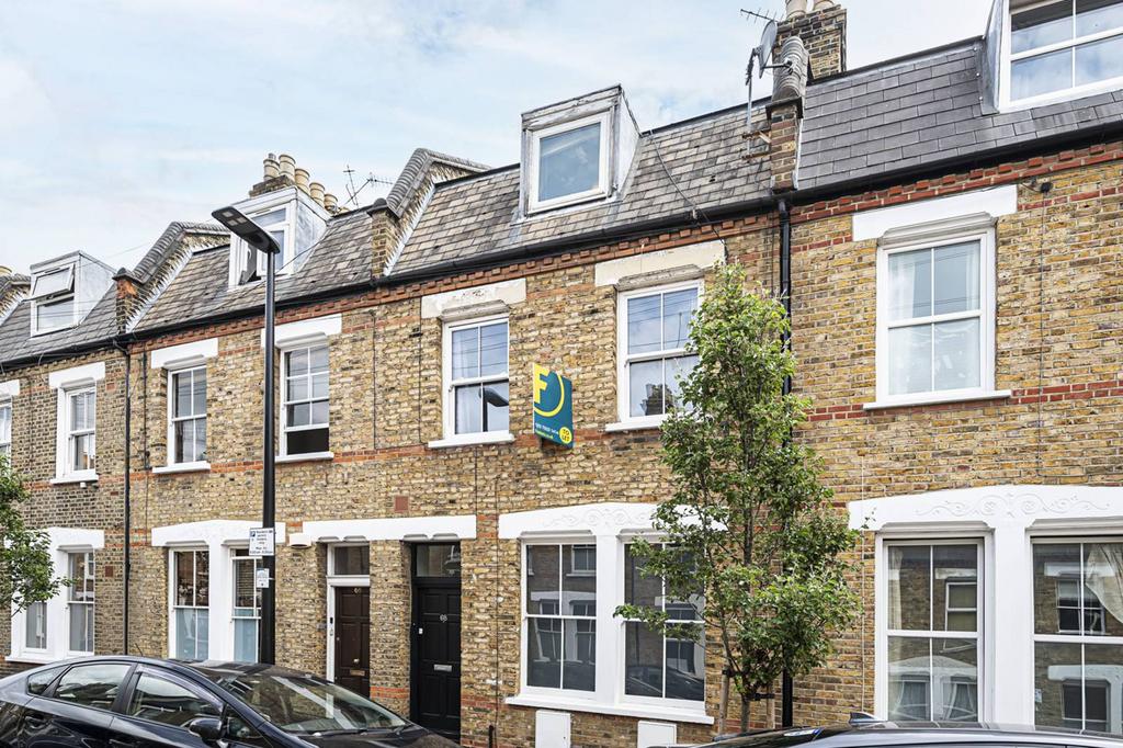 Senrab Street, Stepney, London, E1 3 bed maisonette - £2,700 pcm (£623 pw)