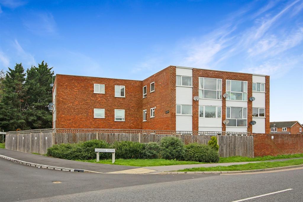Hamilton Court, Aylesbury HP19 2 bed flat - £1,050 pcm (£242 pw)