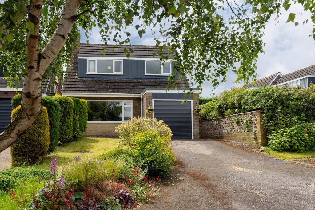 Holbein Close, Dronfield 3 bed detached house - £365,000