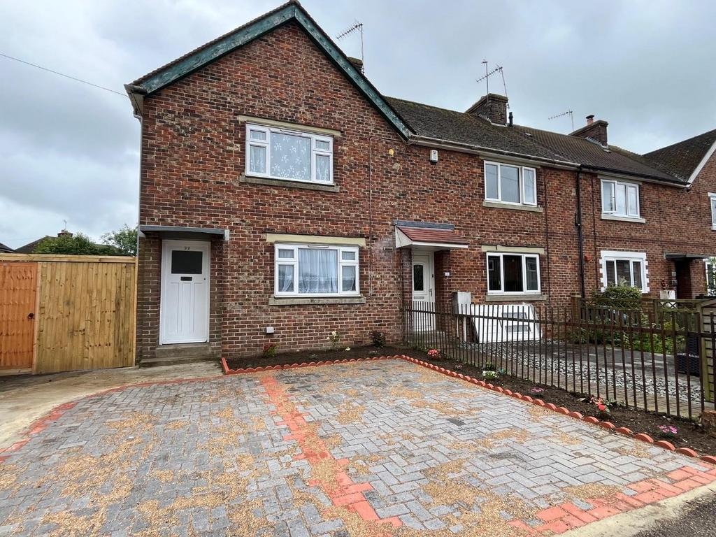 Rigden Road, Ashford TN23 3 bed end of terrace house - £1,400 pcm (£323 pw)