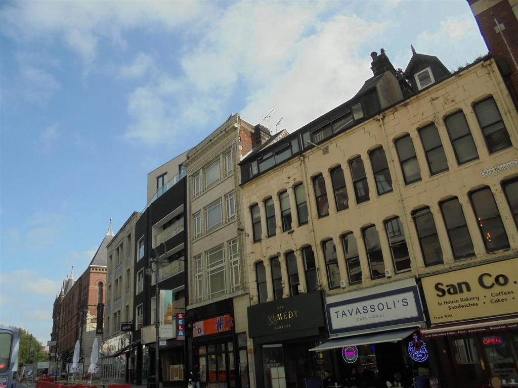 New Briggate, Leeds 2 bed apartment - £1,000 pcm (£231 pw)