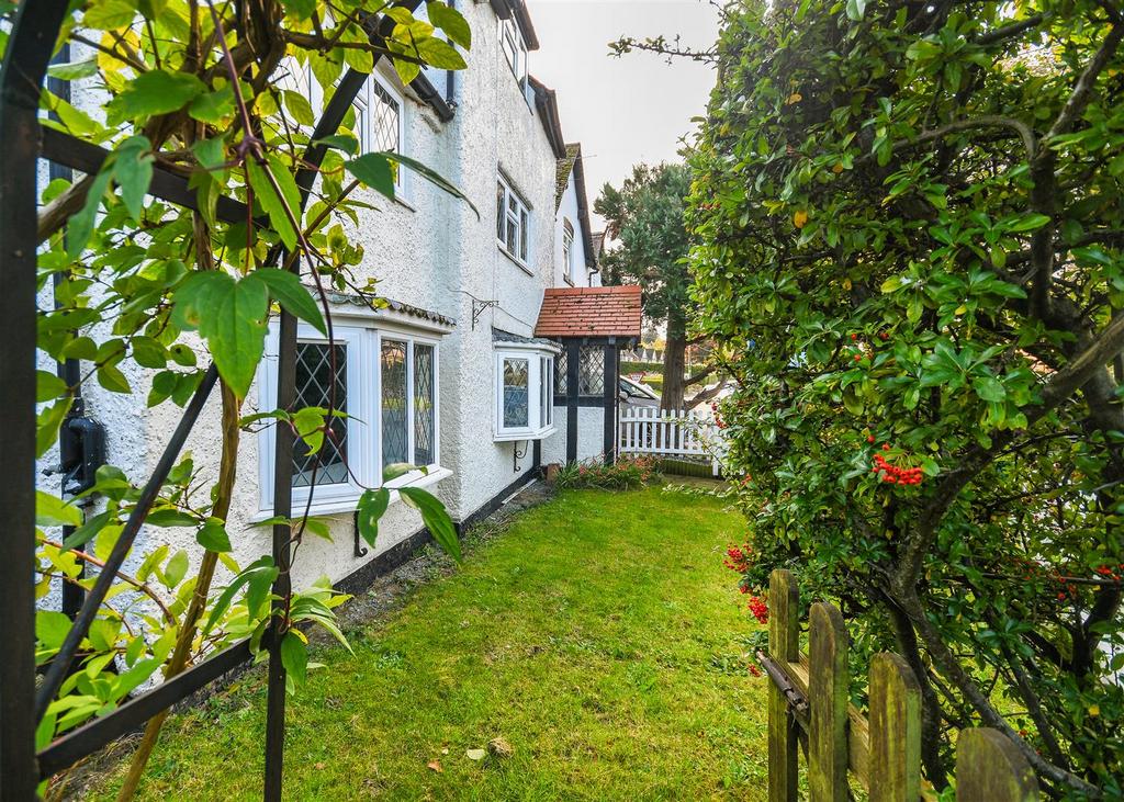 Ryton Road, Beckbury, Shifnal 3 bed cottage - £340,000