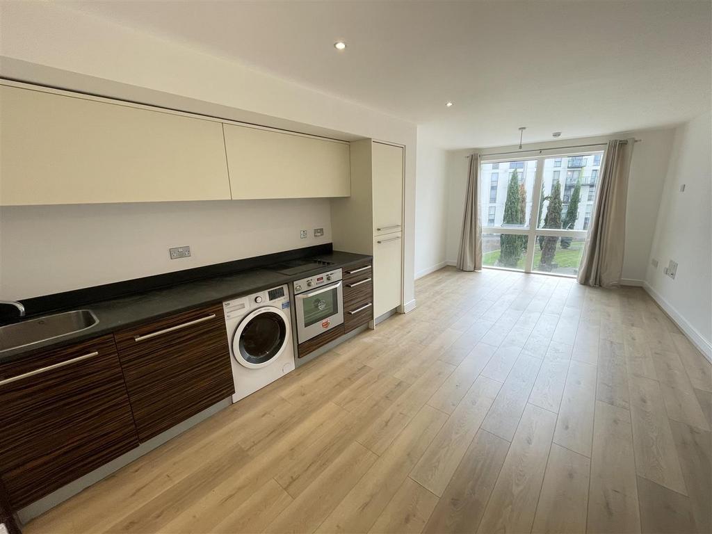 Hemisphere, 18 Edgbaston Crescent... 1 bed apartment - £875 pcm (£202 pw)