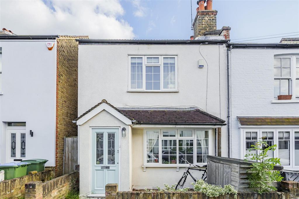 Kings Road, Long Ditton, Surbiton 3 bed end of terrace house - £2,800 ...