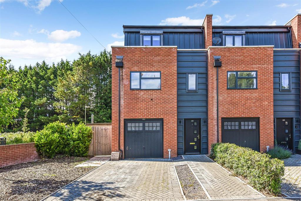 South Street, Andover 3 bed townhouse - £379,950