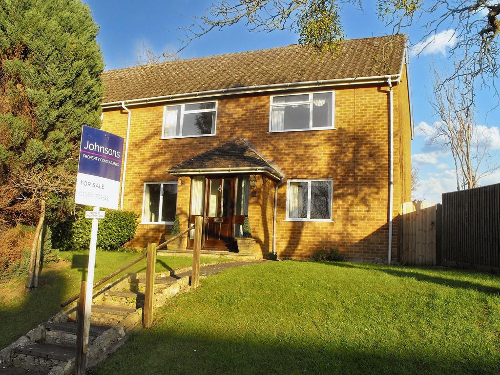 Hands Orchard, Great Comberton, WR10 3 bed semi-detached house - £300,000