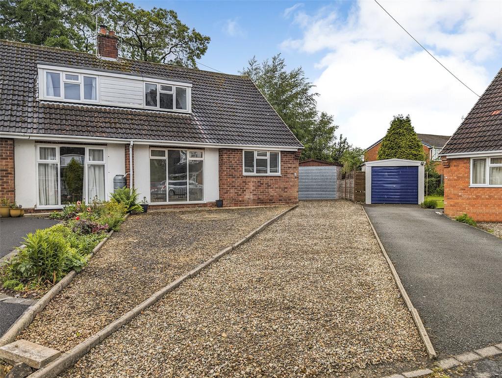 Pinewood Close, Kidderminster... 2 bed bungalow - £279,000
