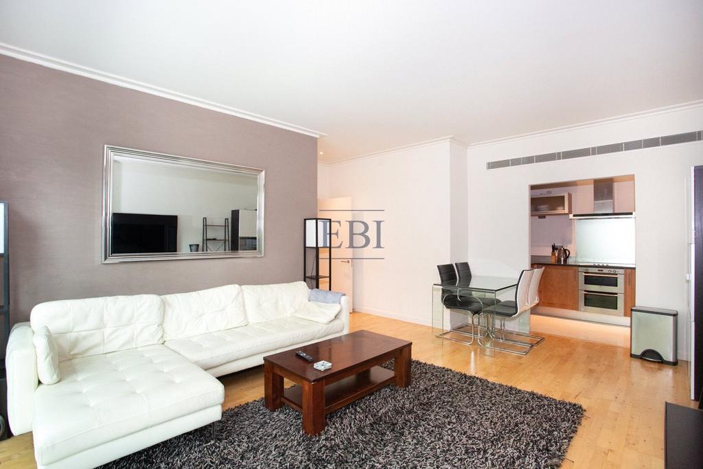 Discovery Dock Apartments East, 3... 2 bed apartment for sale - £580,000