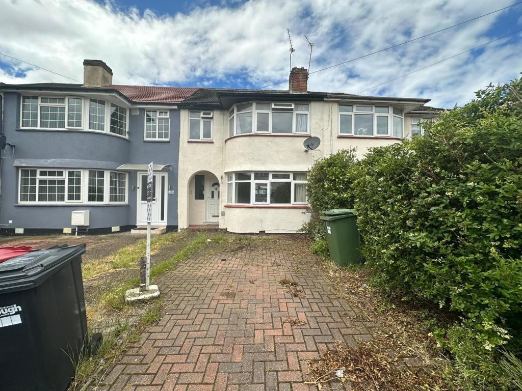 Slough, Berkshire, SL2 3 bed terraced house - £1,675 pcm (£387 pw)