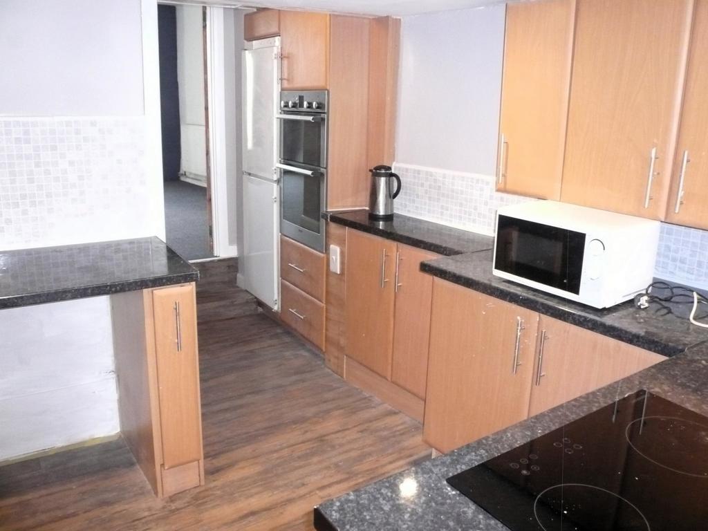 West End, Redruth TR15 3 bed apartment - £850 pcm (£196 pw)