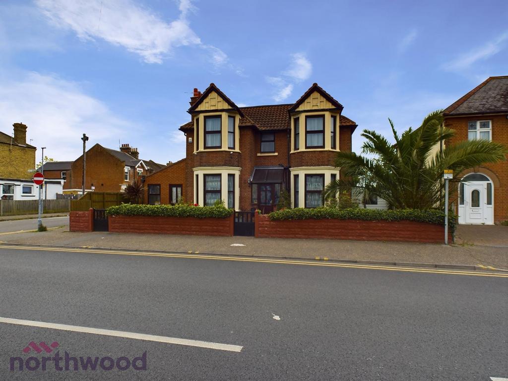 Wellesley Road, Clacton-On-Sea CO15 4 bed detached house - £415,000