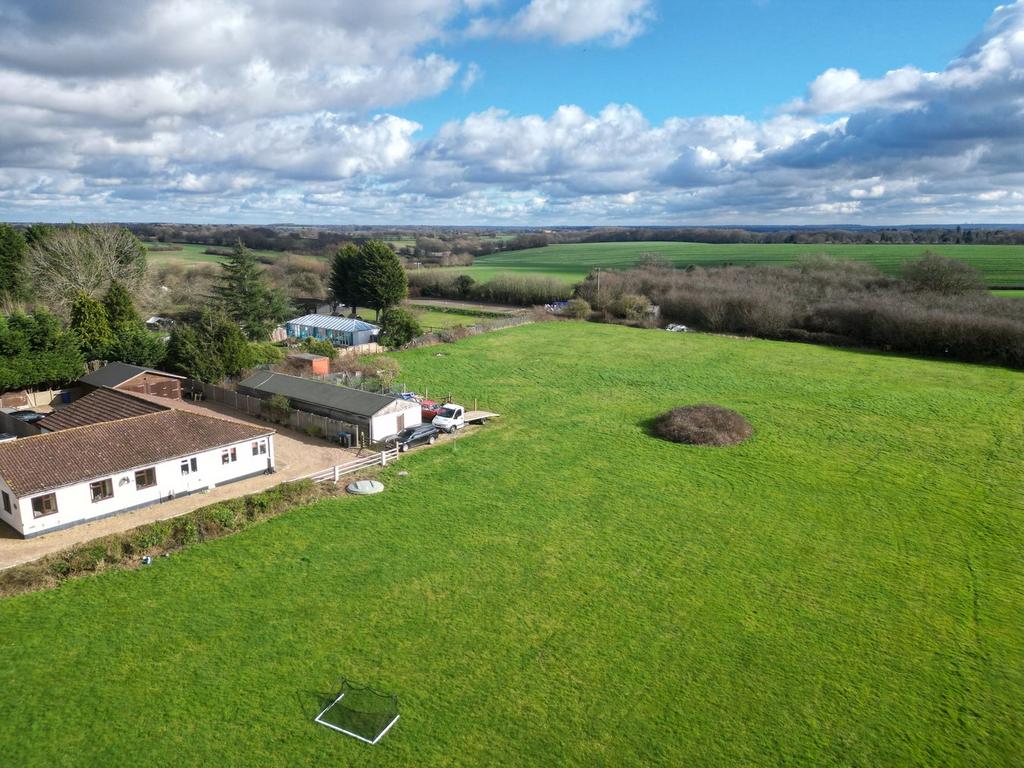 Flaunden Lane, Bovingdon HP3 5 bed detached bungalow for sale - £1,500,000