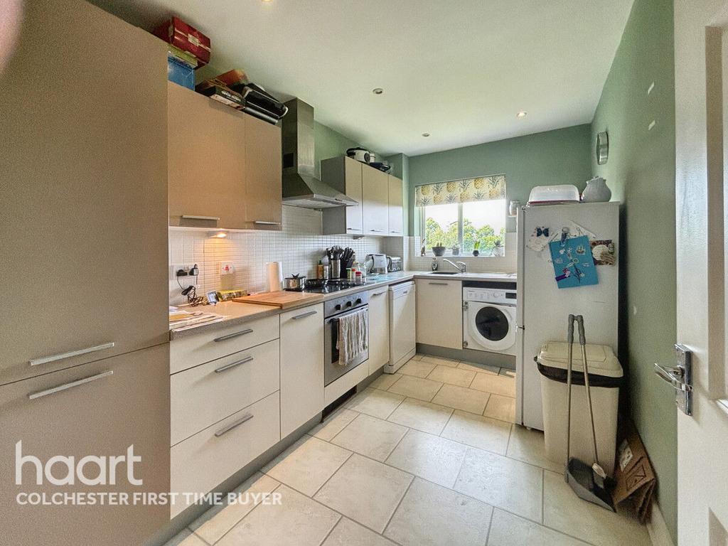 Ratcliffe Court, Colchester 2 bed apartment - £170,000