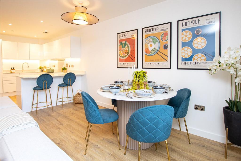 The Triangle, Victoria Park, Ashford... 2 bed apartment - £335,000