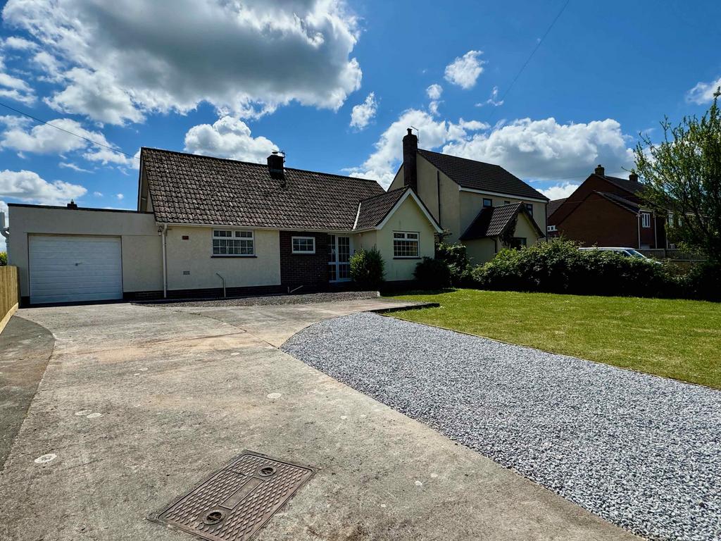 St Marys Road, Meare 2 bed detached bungalow - £345,000