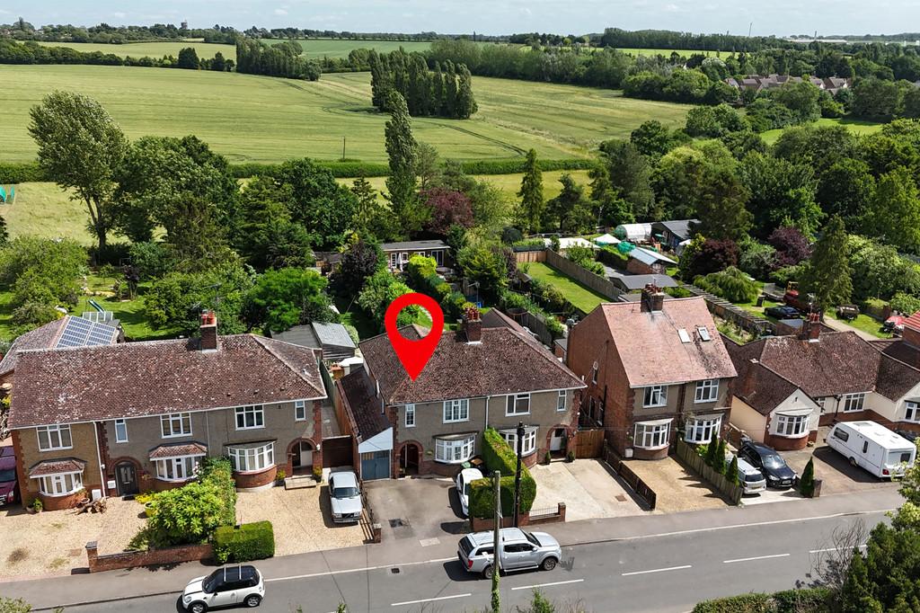 Rushden Road, Wymington NN10 3 bed semi-detached house - £375,000