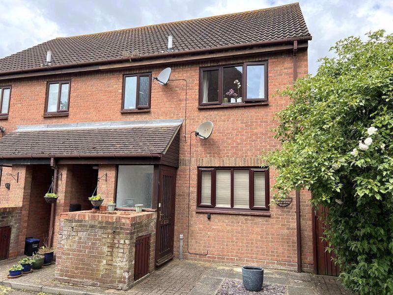 Wellington Place, Brentwood CM14 1 bed apartment - £1,250 pcm (£288 pw)