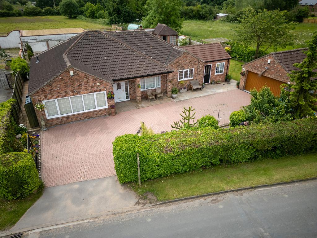 Spaldington, Nr Howden, DN14 7NJ 4 bed detached bungalow for sale - £ ...