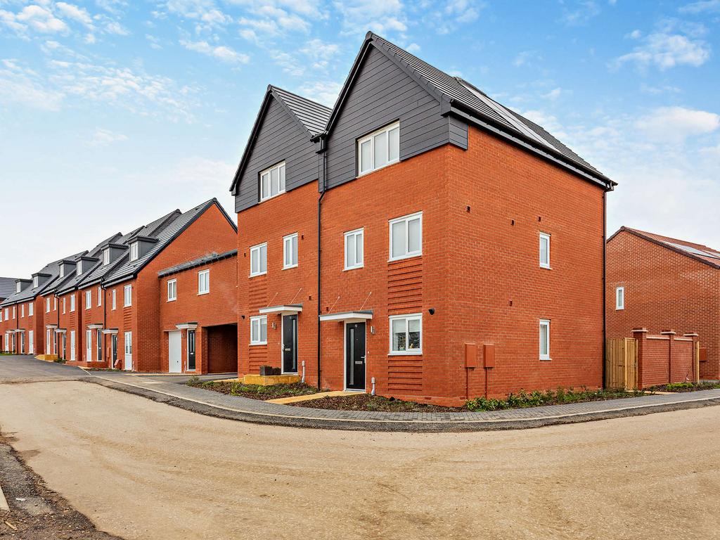 Brome Close, Harpole, NN7 4EB 3 bed semi-detached house - £1,700 pcm (£ ...
