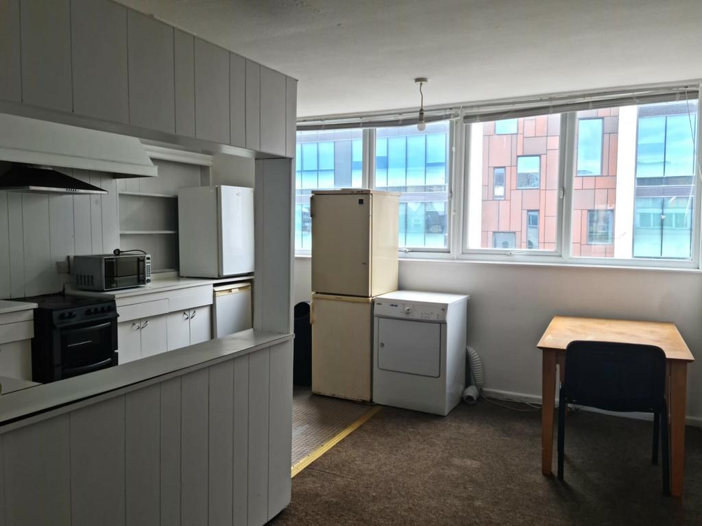 Spacious 3 Bed STUDENT property in... 3 bed flat to rent - £1,450 pcm ...