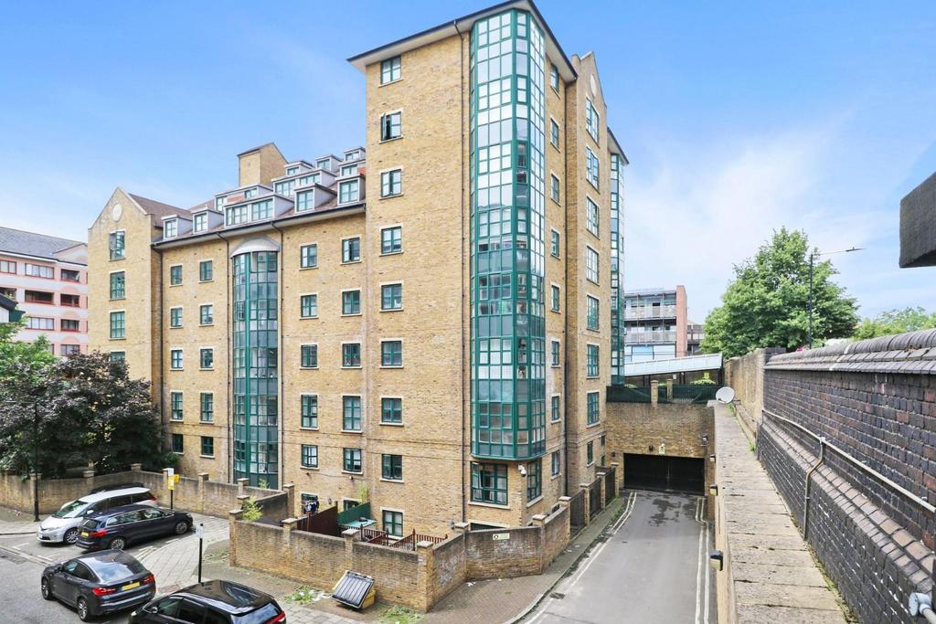 Lisson Grove, London 2 bed flat to rent - £2,700 pcm (£623 pw)