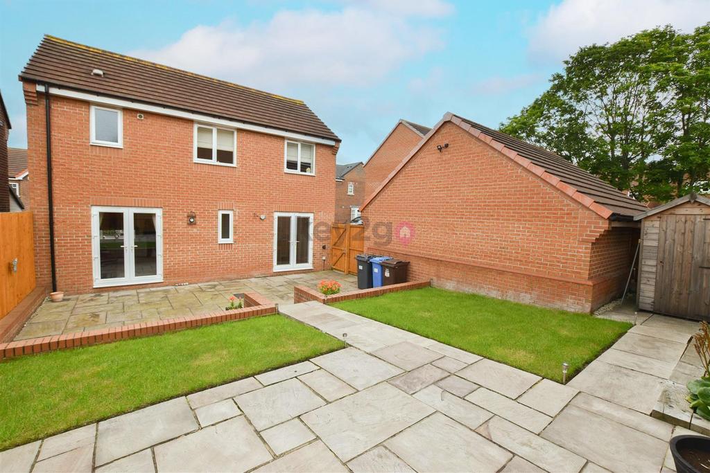 Ruby Lane, Mosborough, Sheffield, S20 3 bed detached house - £310,000