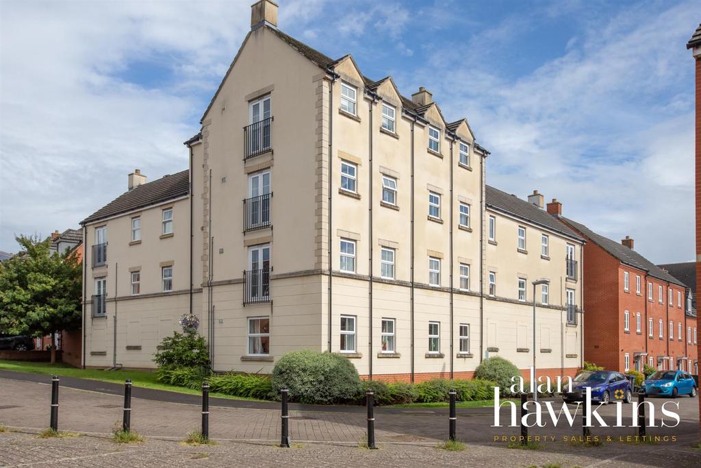 Cloatley Crescent, Royal Wootton... 2 bed apartment - £160,000