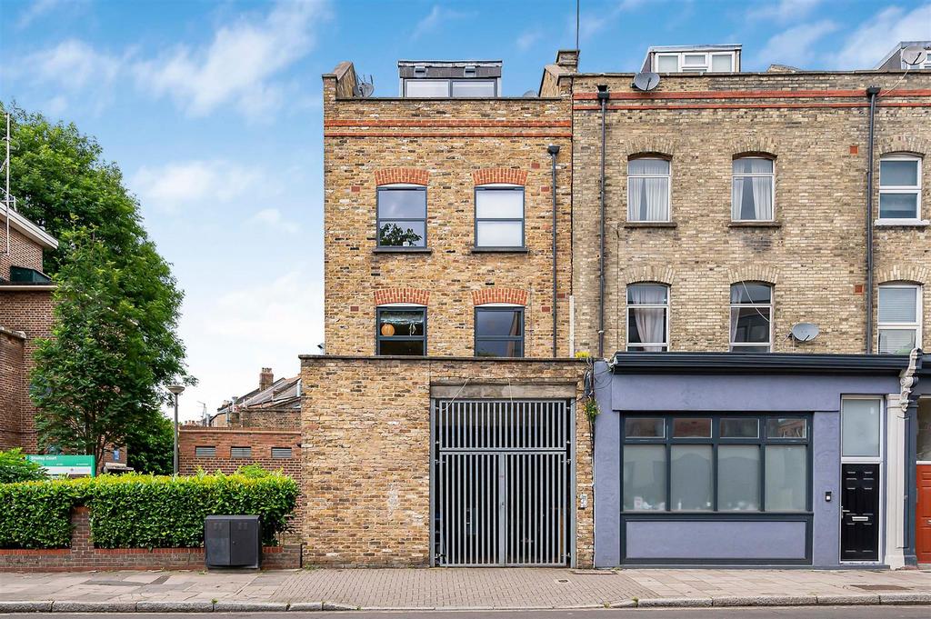 Hanley Road, Finsbury Park 2 bed flat - £2,000 pcm (£462 pw)