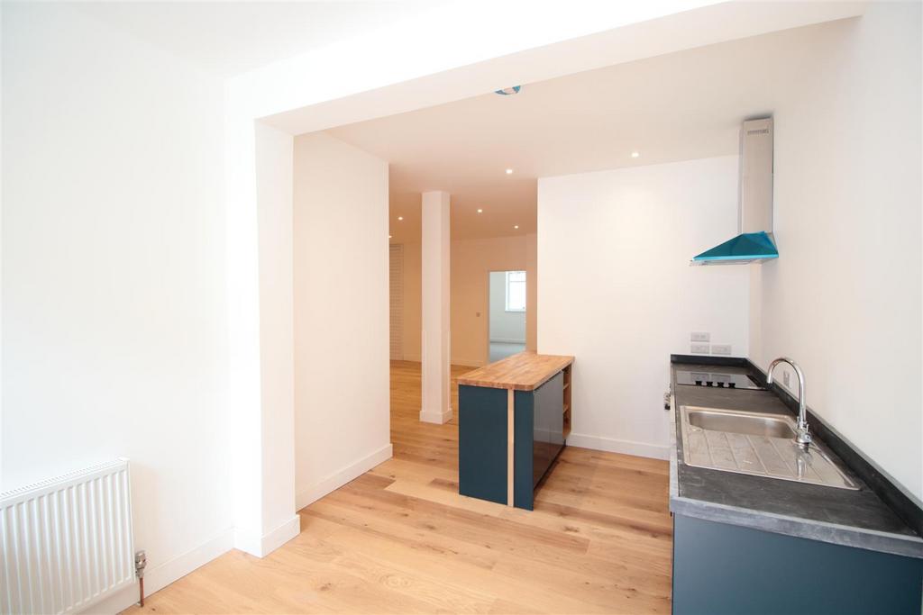 Morrish Road, London SW2 1 bed flat - £1,750 pcm (£404 pw)