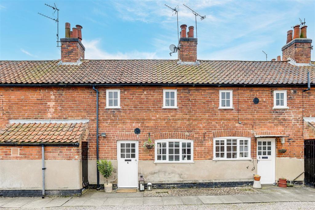 Windles Square, Calverton NG14 2 bed cottage - £200,000