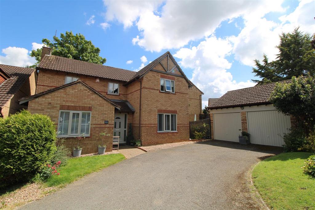 New Forest Way, Daventry 3 bed house - £418,000
