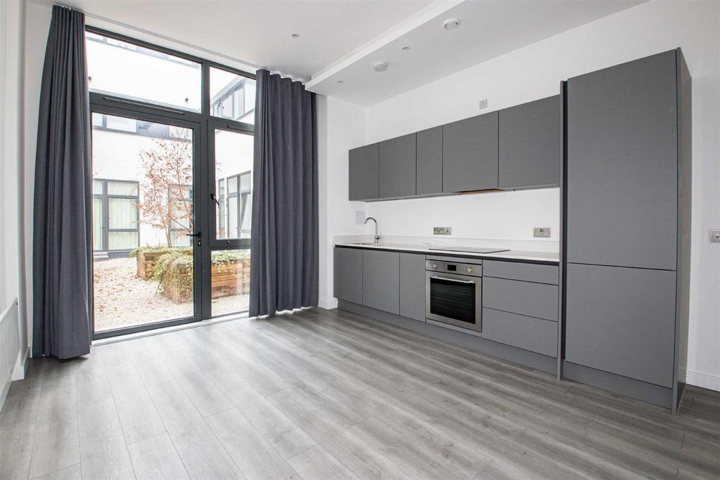Capital Drive, Linford Wood 1 bed apartment - £1,125 pcm (£260 pw)