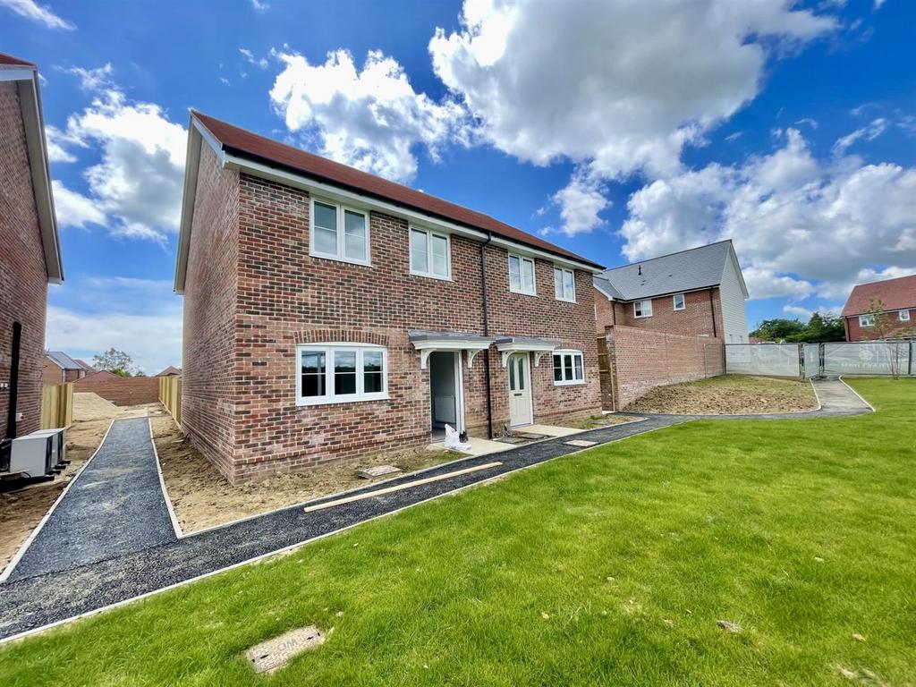 Holly Lane, Newick, Lewes 3 bed semi-detached house - £224,000