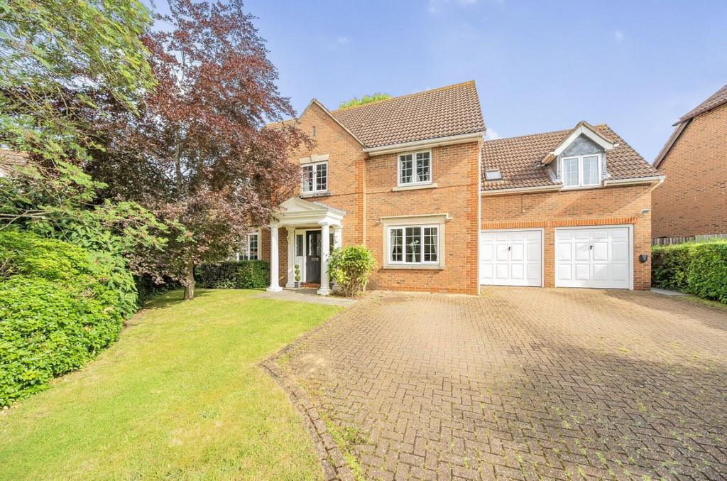 Thorpe Close, Biddenham, Bedford 5 bed detached house - £875,000