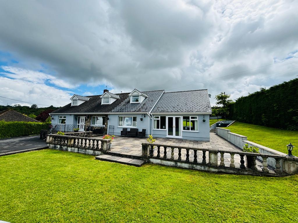 Pencader, SA39 7 bed detached house - £380,000
