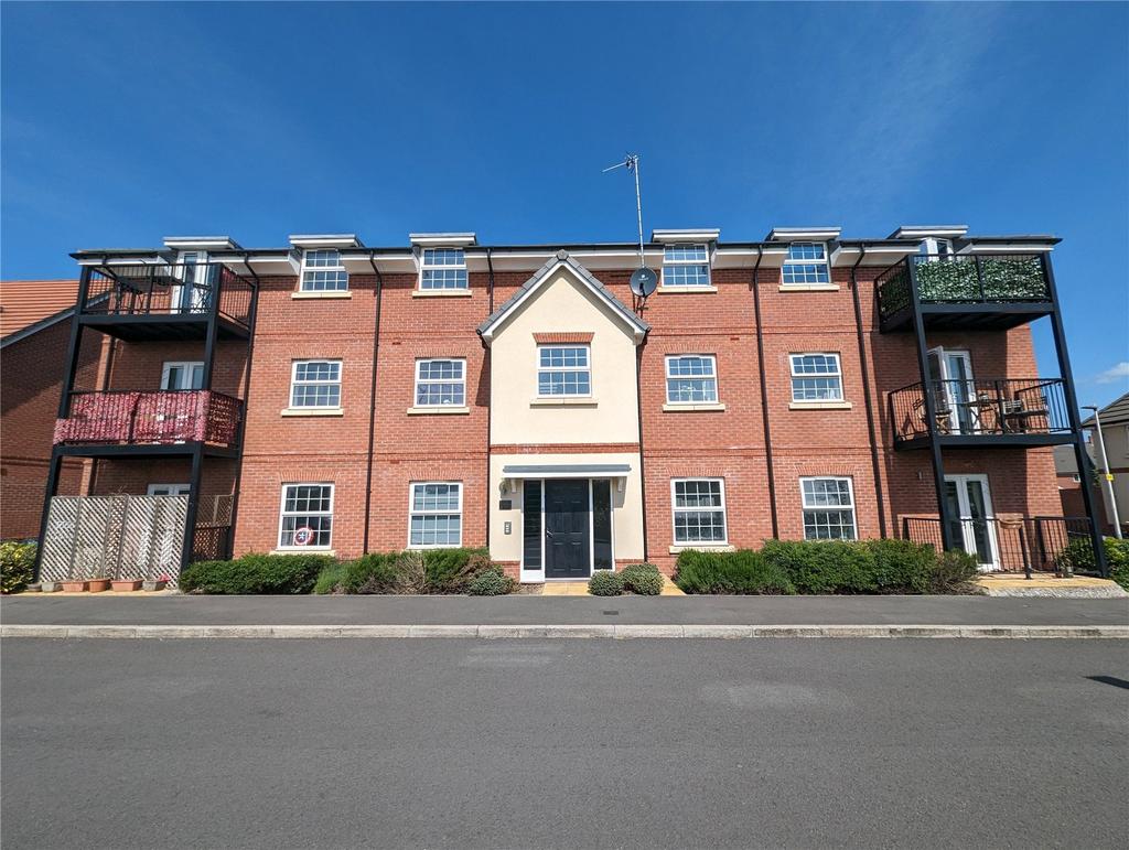 Coronation Drive, Three Mile Cross... 2 bed apartment - £270,000