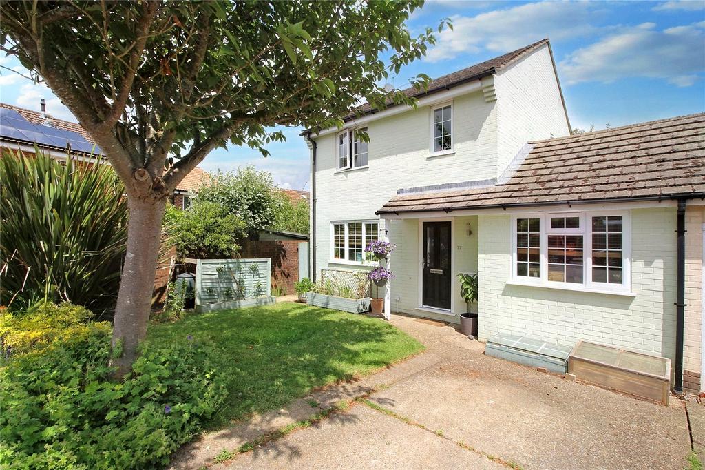 Salisbury Close, Alton, Hampshire, GU34 3 bed link detached house - £ ...