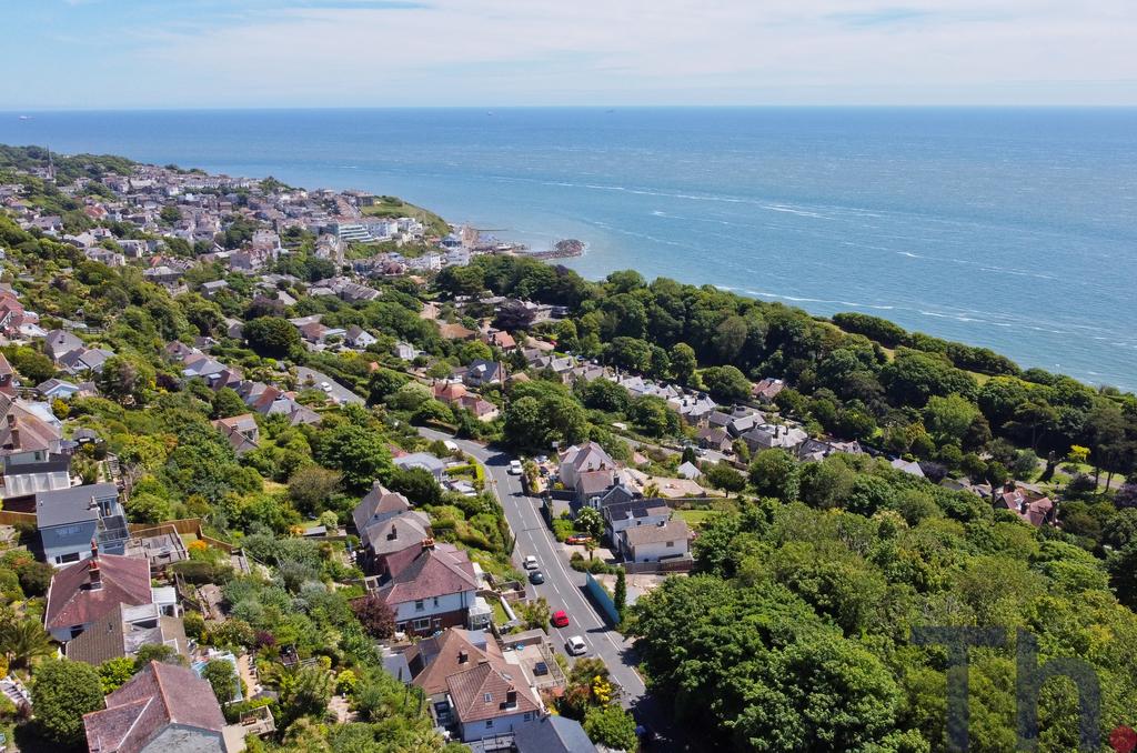 Ventnor PO38 4 bed detached bungalow for sale - £410,000