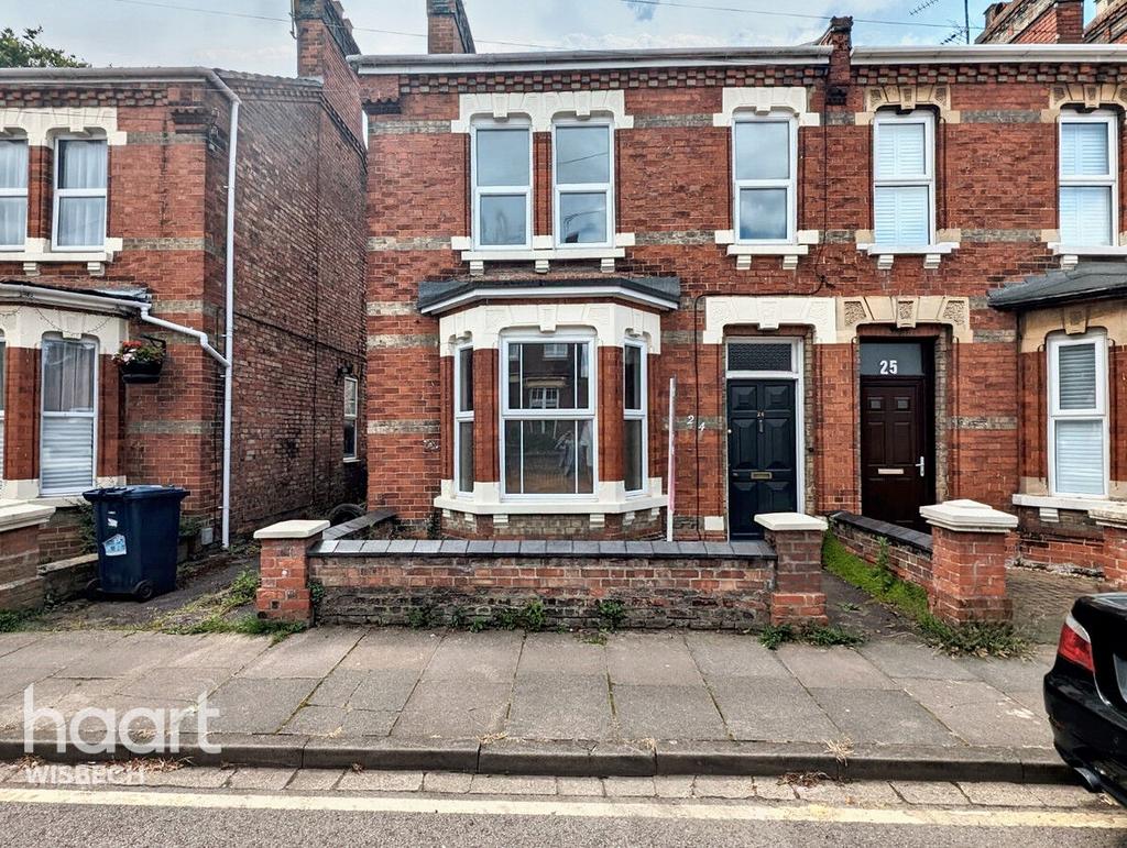 Alexandra Road, Wisbech 4 bed semi-detached house - £200,000