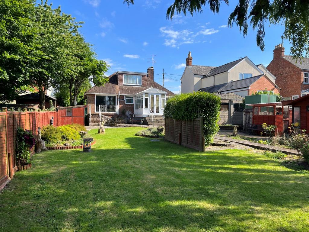 The Hyde, Purton, Swindon, Wiltshire... 3 bed bungalow - £425,000