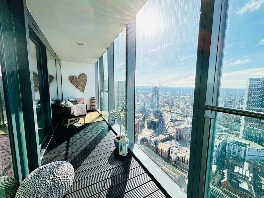 Meridian Place, E14 2 bed flat - £3,750 pcm (£865 pw)