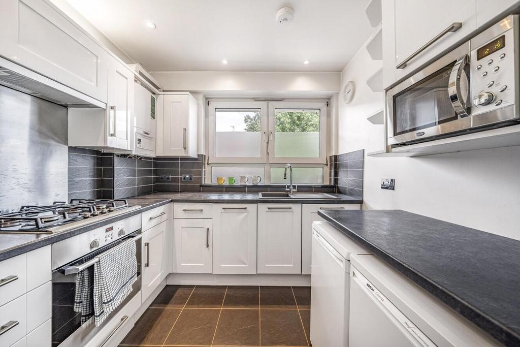 Renforth Street, Rotherhithe 1 bed flat - £275,000