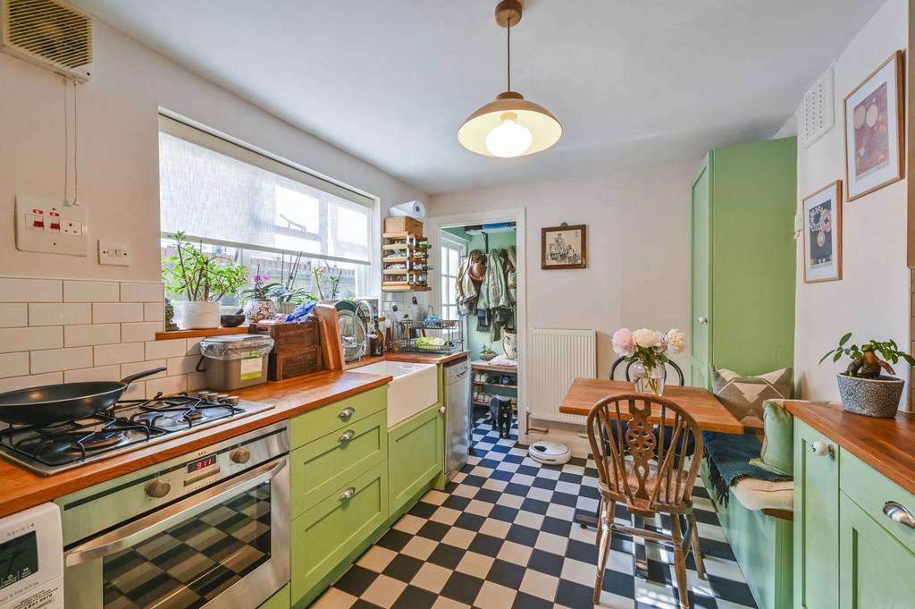 Nutbourne Street, Queen's Park... 1 bed flat - £450,000