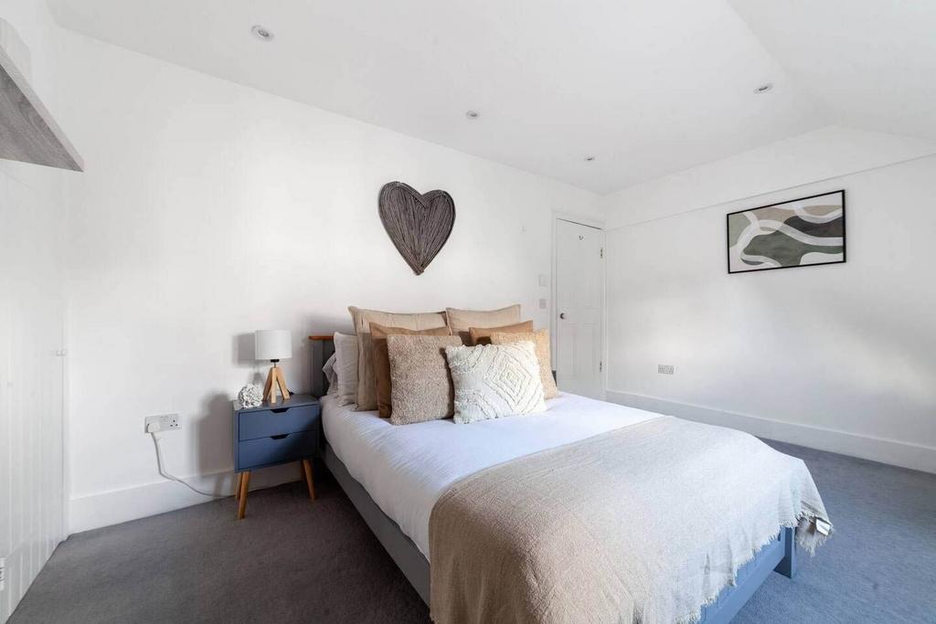 Hill Rise, Richmond, RICHMOND, TW10 3 bed maisonette - £5,500 pcm (£ ...