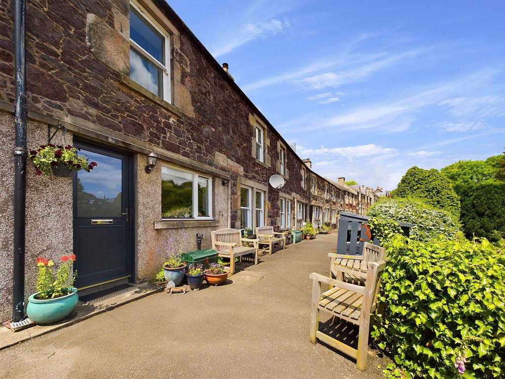 Burnside Terrace, Biggar, ML12 2 bed cottage - £155,000