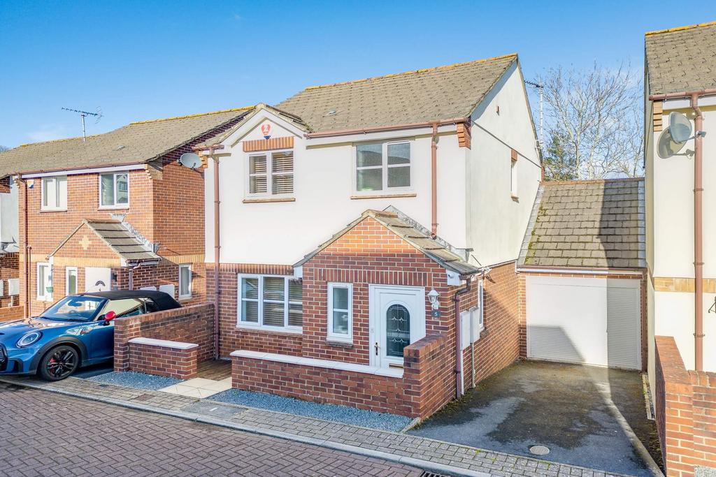 Orkney Close, The Willows, Torquay 3 bed link detached house - £300,000