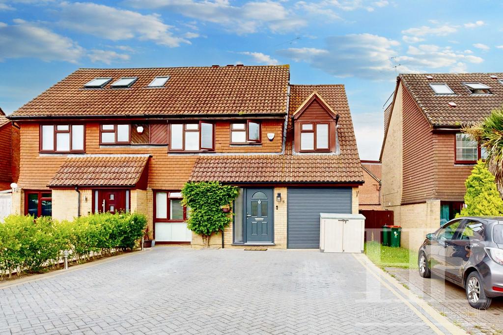 Capsey Road, Crawley RH11 4 bed semi-detached house - £495,000