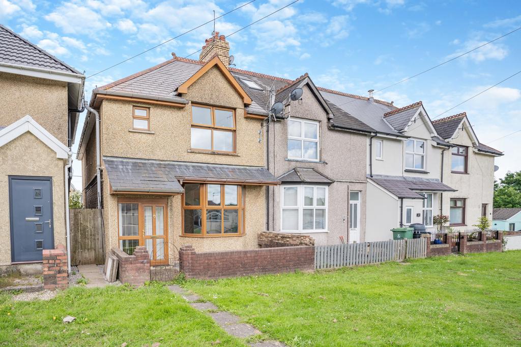 Clairwain, Pontypool 4 bed end of terrace house for sale - £275,000