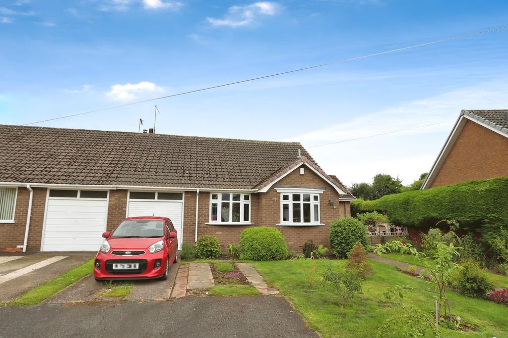 Loatley Green, Cottingham, HU16 4RX 2 bed semi-detached bungalow - £290,000