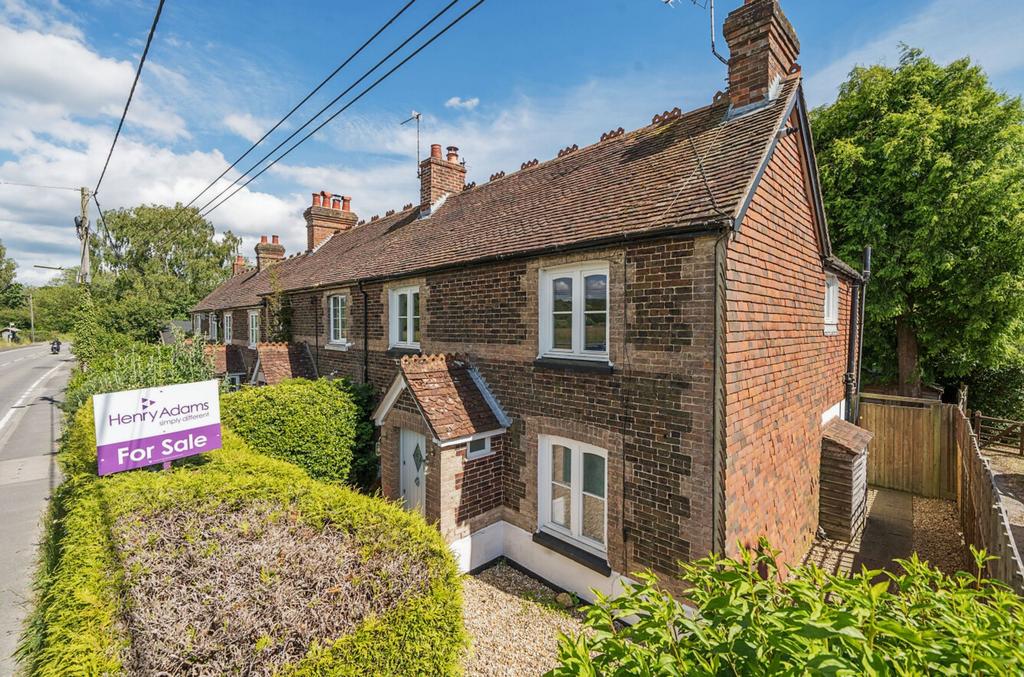 Winchester Road, Petersfield, GU32 3 bed end of terrace house - £550,000
